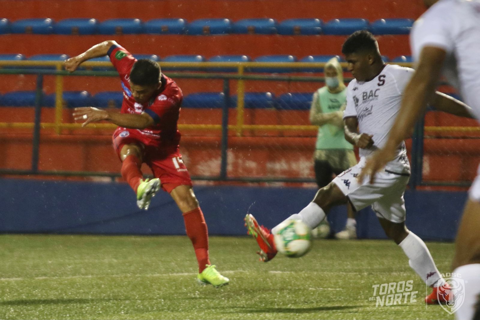 Douglas Sequeira celebró su primer triunfo con San Carlos | CRHoy.com