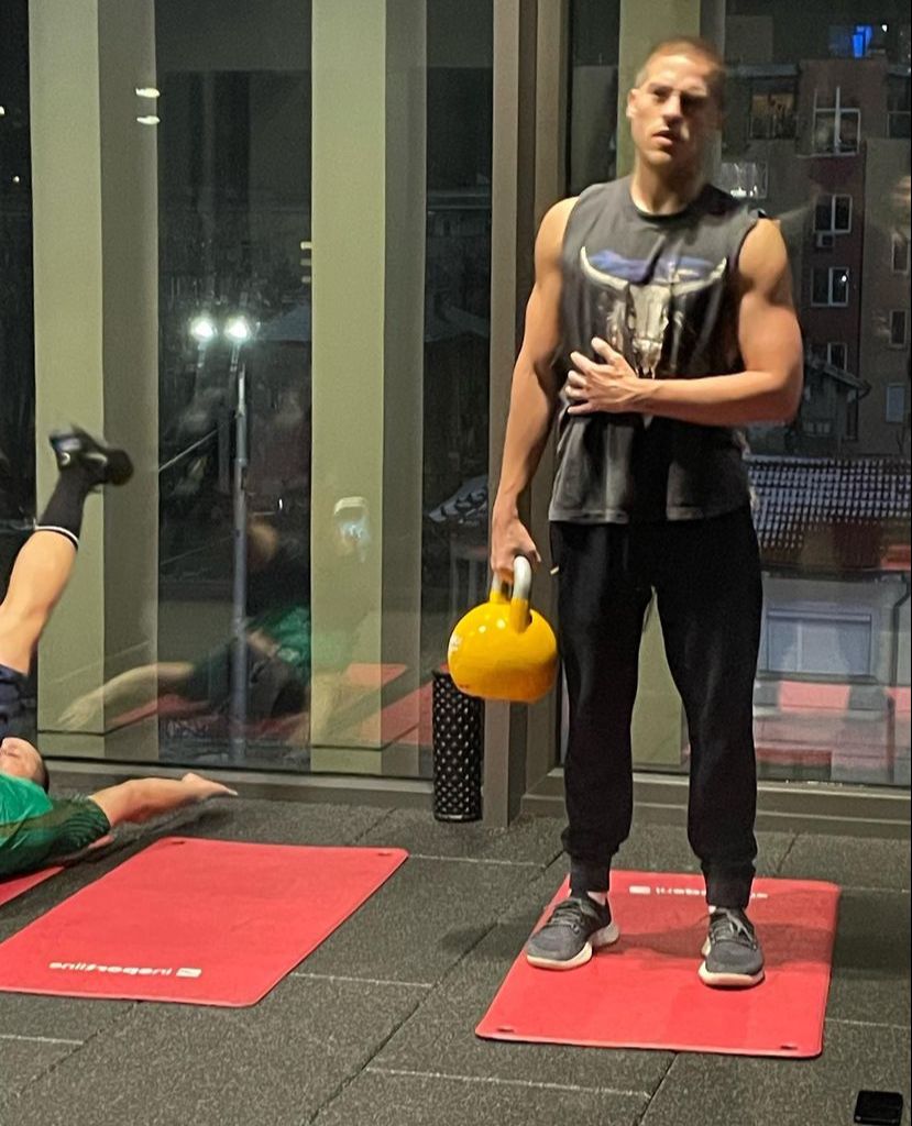 Dylan Sprouse presume su nuevo aspecto físico en Instagram | CRHoy.com