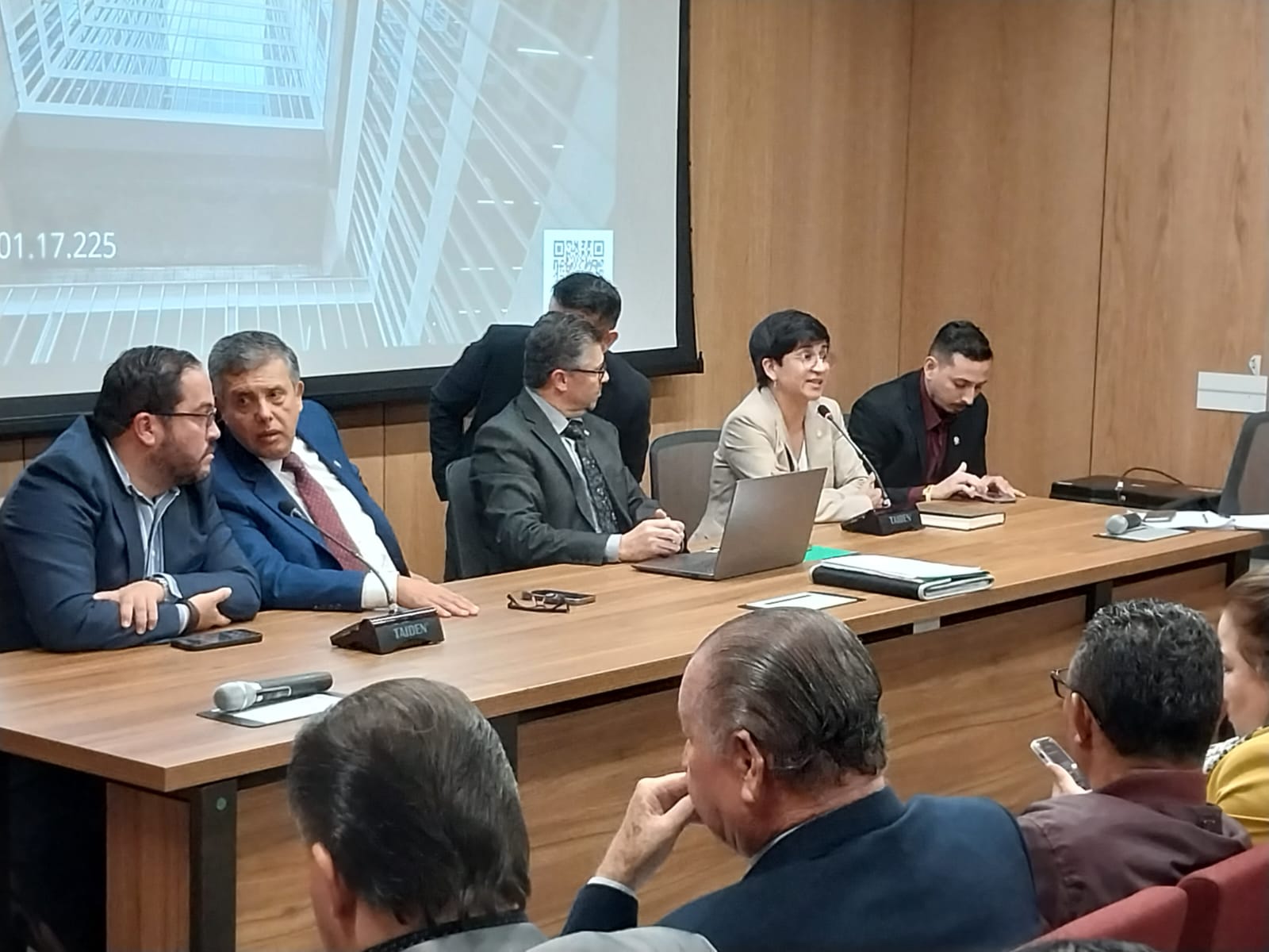 (VIDEO) PLN y FA se unen para congelar Ley de Empleo Público | CRHoy.com