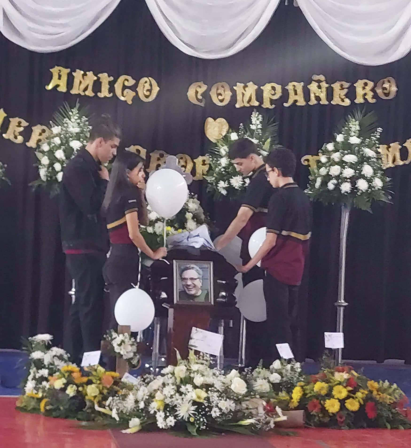 Exalumna de profesor que murió dando clases, se inspiró en él para ...