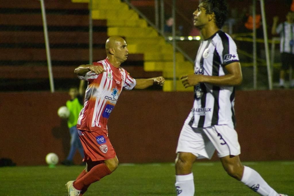 Santos deja a Sporting tambaleándose en zona de clasificación | CRHoy.com