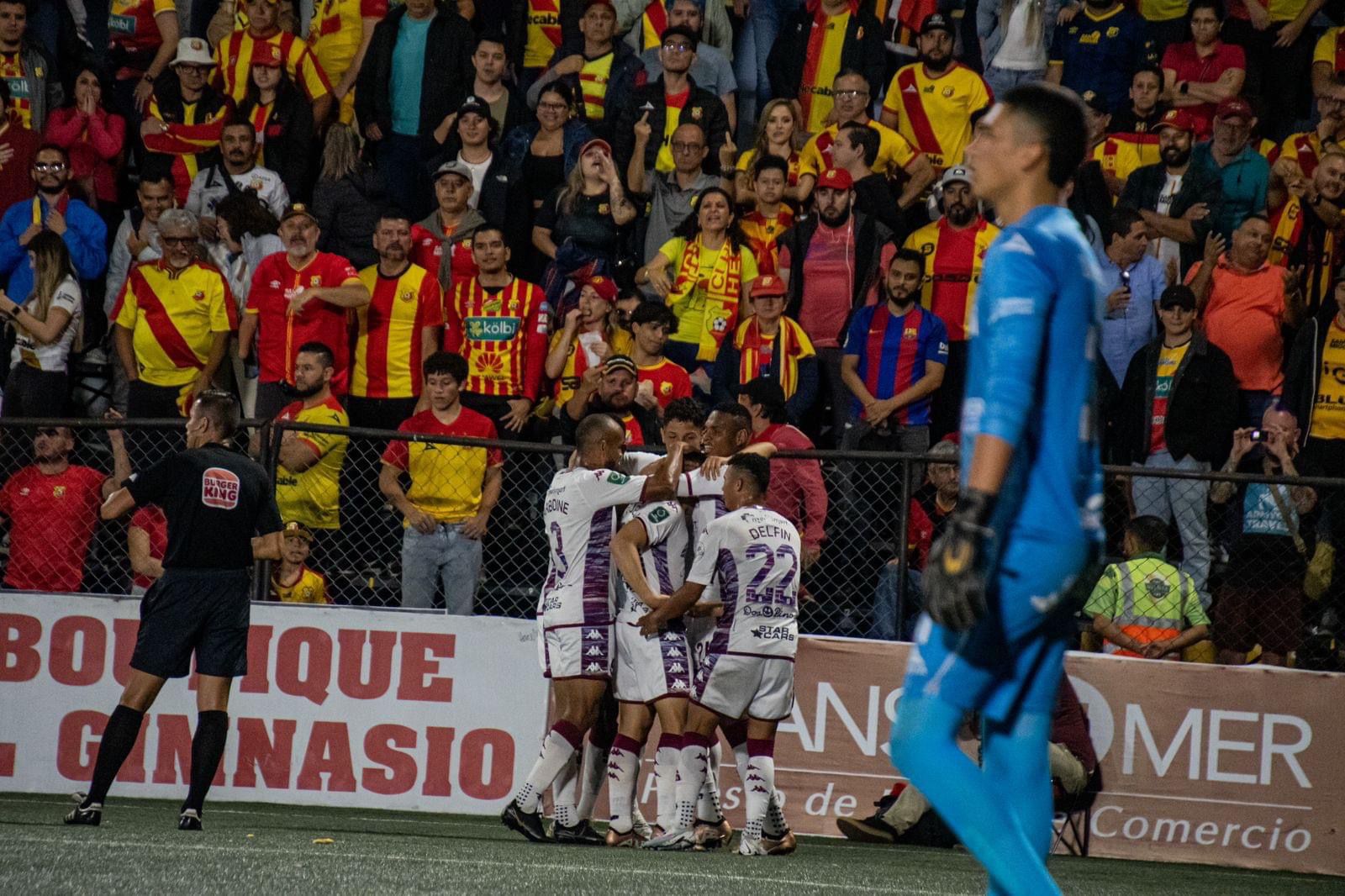 Saprissa sí pudo con él: las mejores imágenes de una noche teñida de ...
