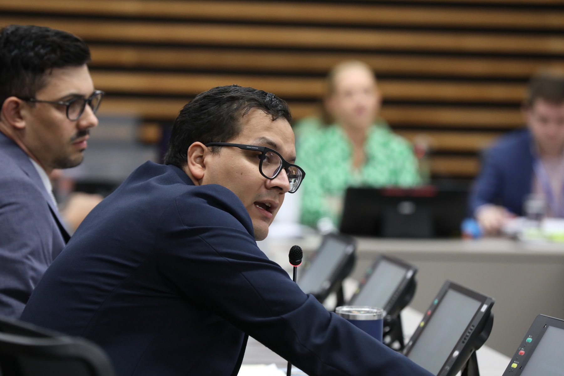 Diputados llaman a cuentas a Junta Directiva del CNE por caso de pista ...