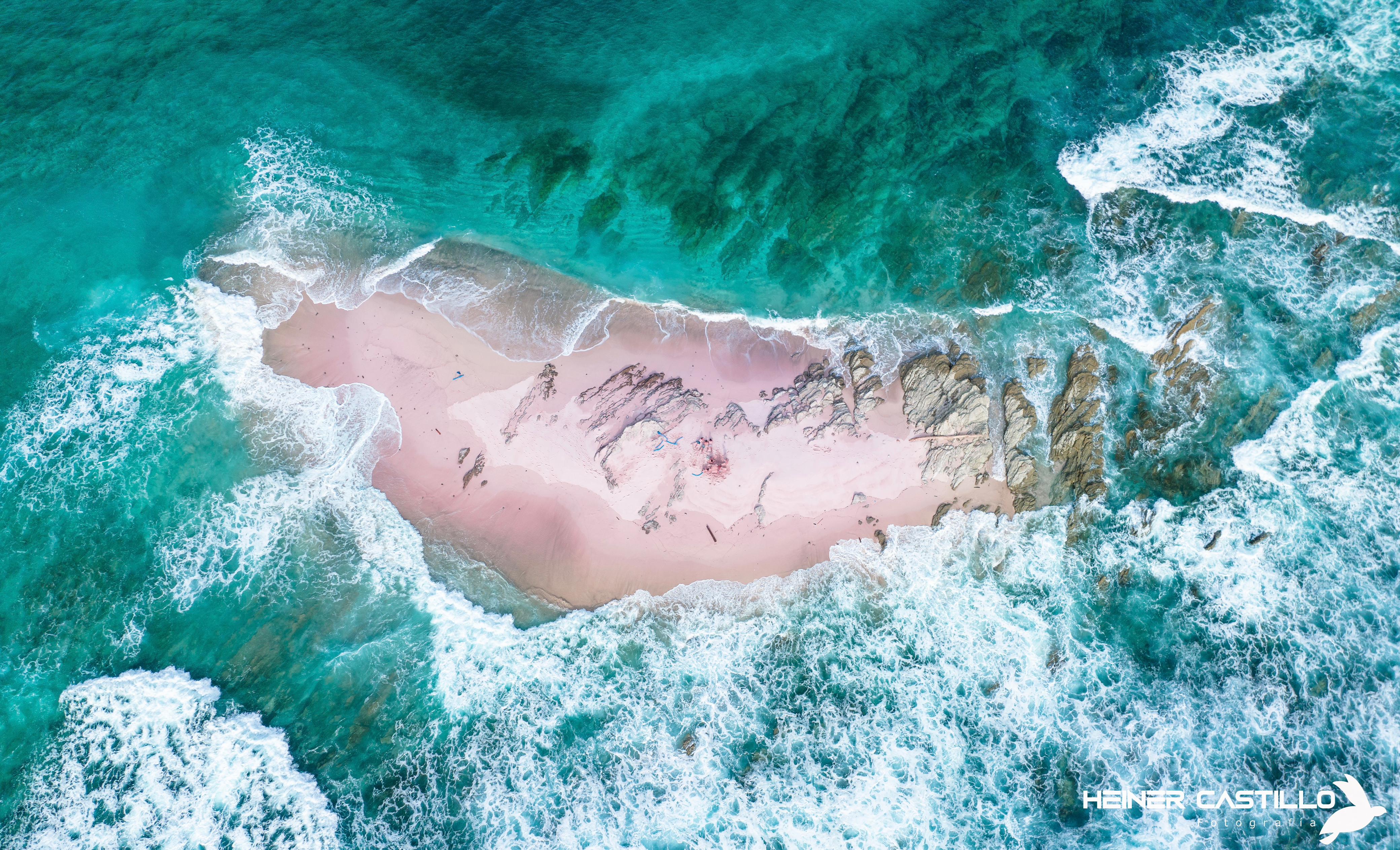 La foto del día. Isla rosada desde lo alto | CRHoy.com
