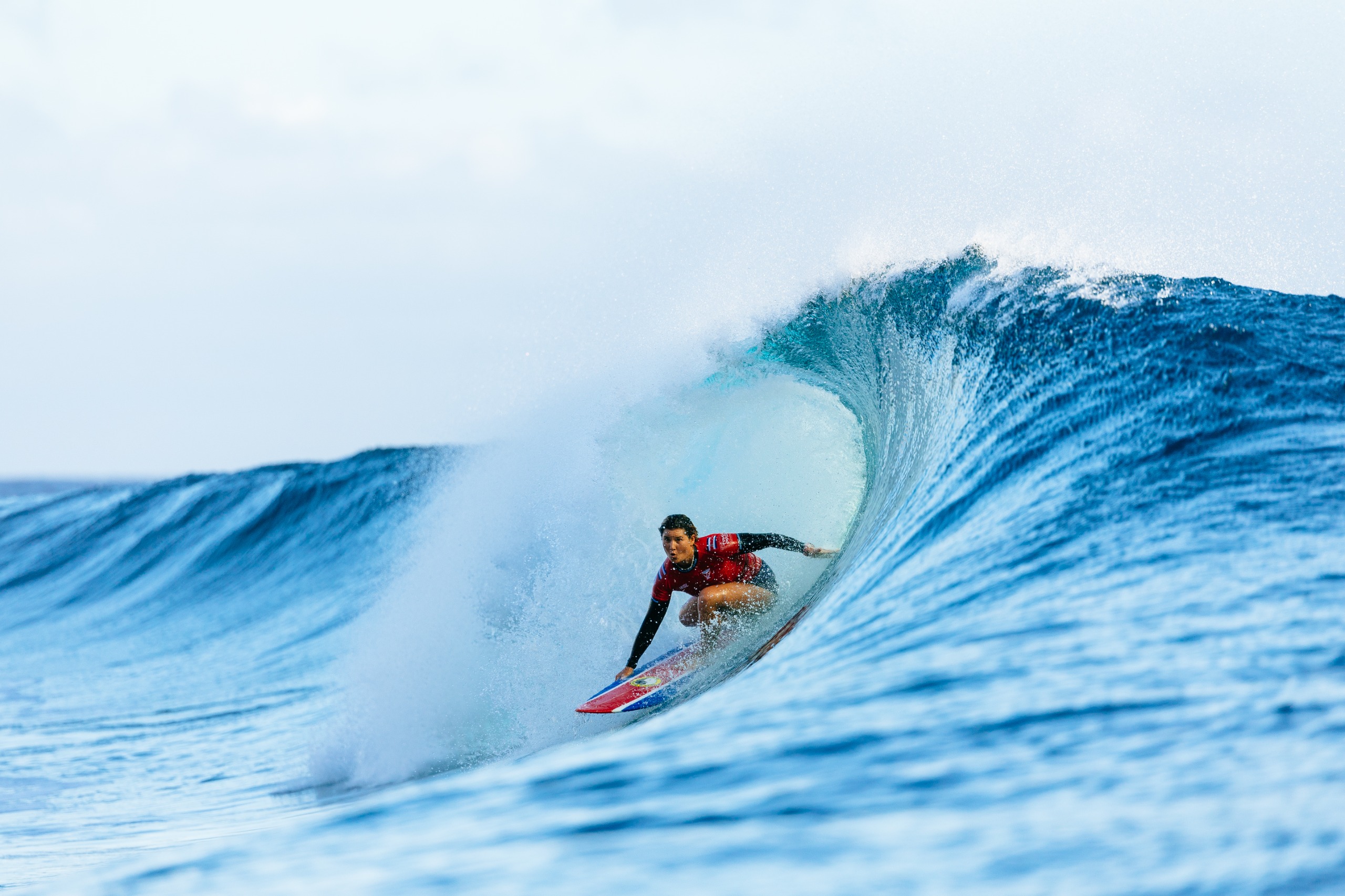 (VIDEO) Brisa elimina a legendaria Carissa Moore en Tahití | CRHoy.com