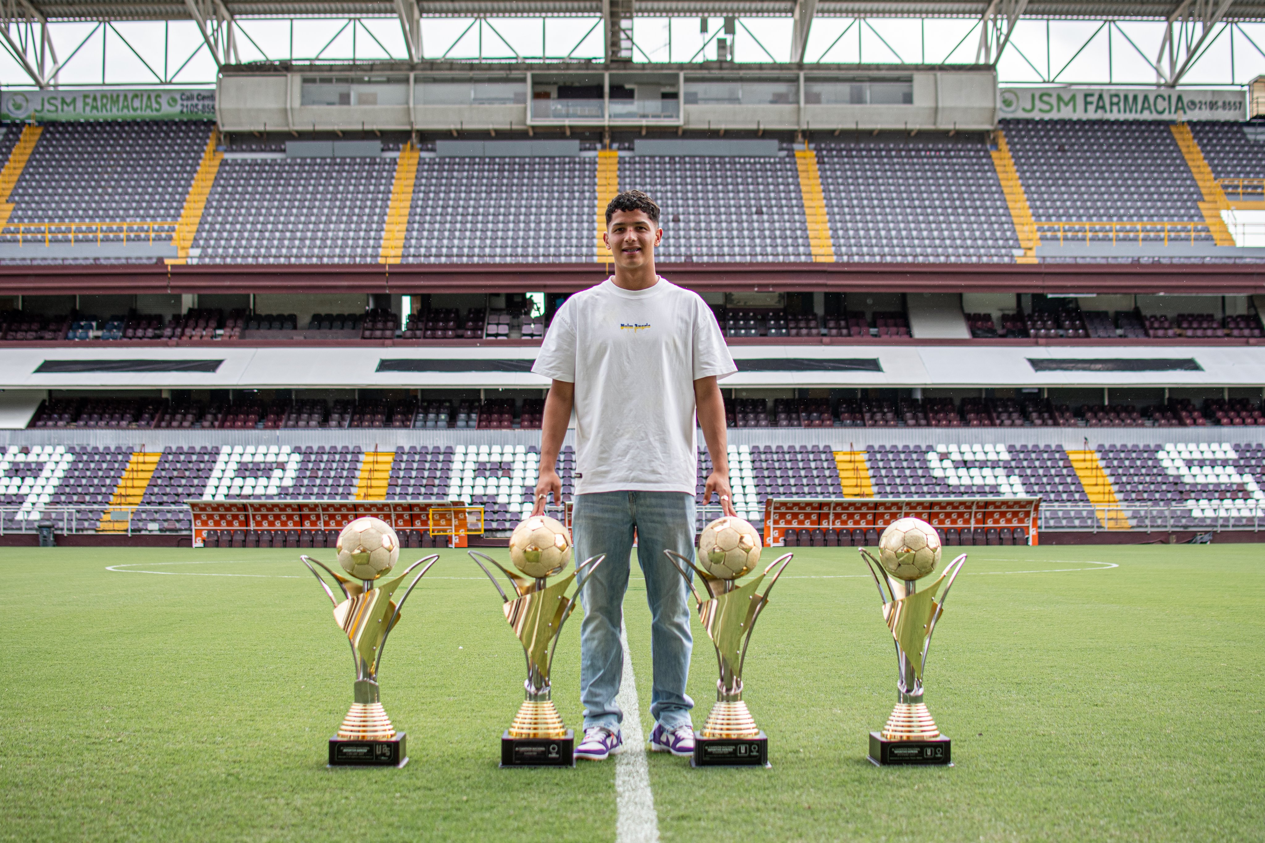 Oficial: Warren Madrigal parte rumbo a España | CRHoy.com