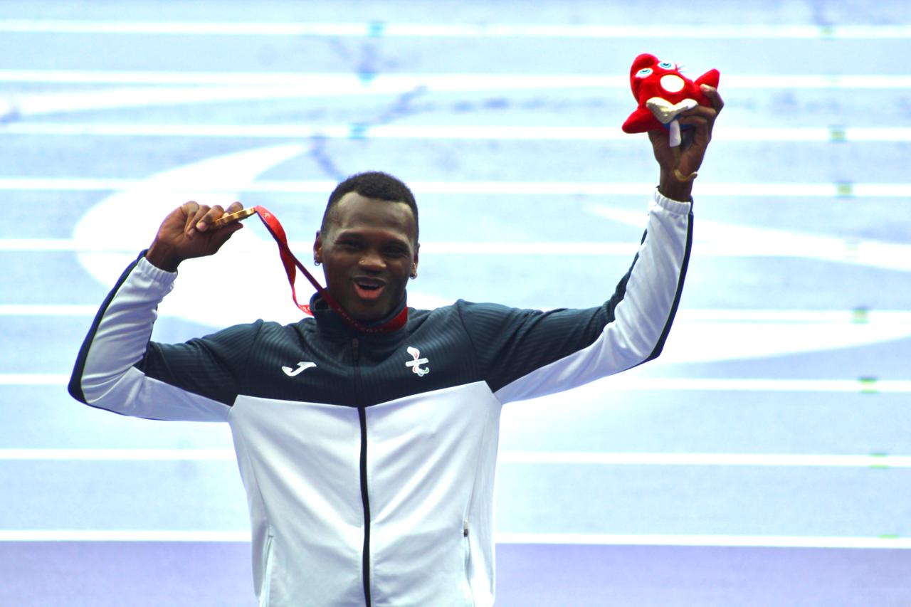 ¿Premiar económicamente a los atletas ticos que ganen medallas en ...