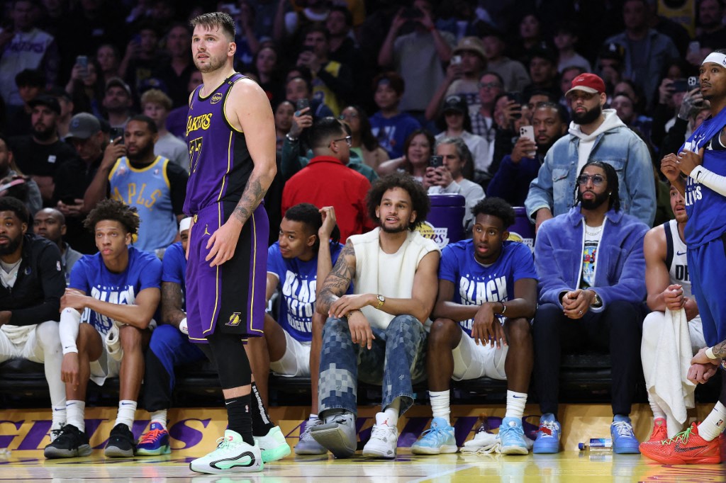 La venganza de Luka Doncic llegó vestida de un triple-doble como Laker | CRHoy.com